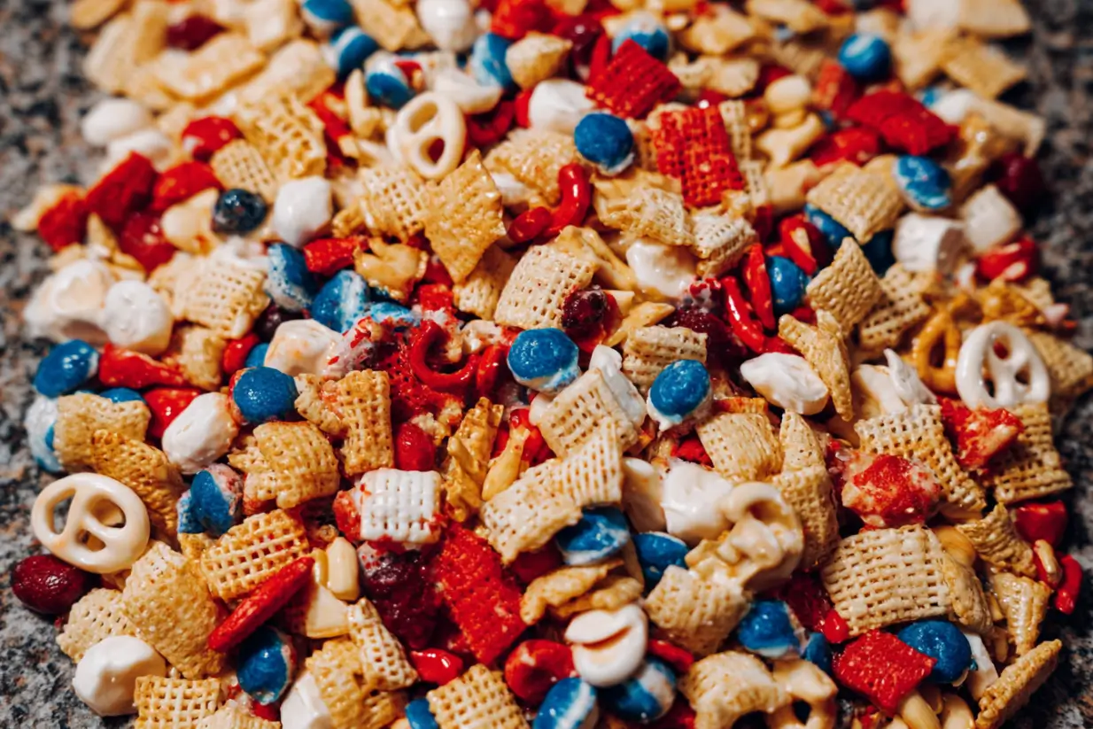 Easy 4th of July Snack Mix Recipe | Sweet, Salty, and Festive Treat ...